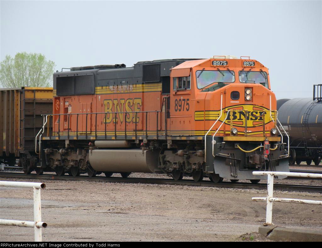 BNSF 8975